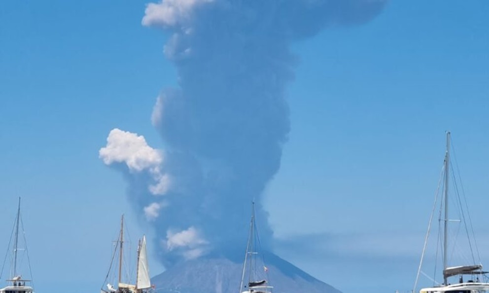 Entra en erupción el volcán Stromboli en Italia